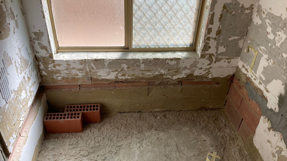 How to design and secure a brick nib wall against an existing wall ...