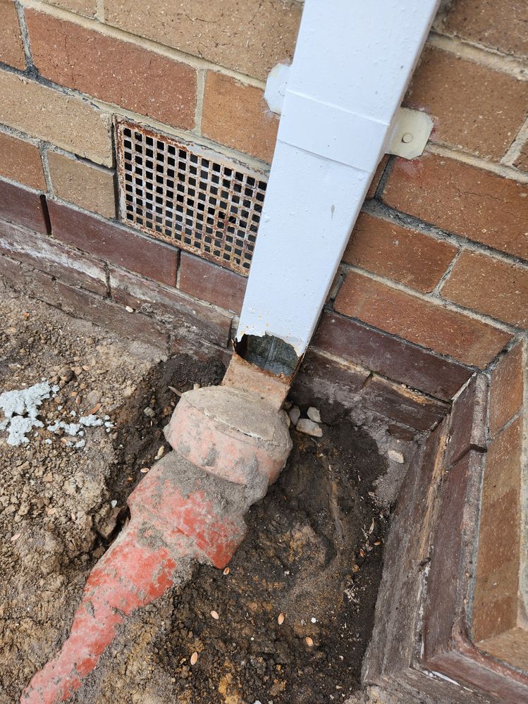 How to fix damaged downpipe? - Bunnings Workshop community