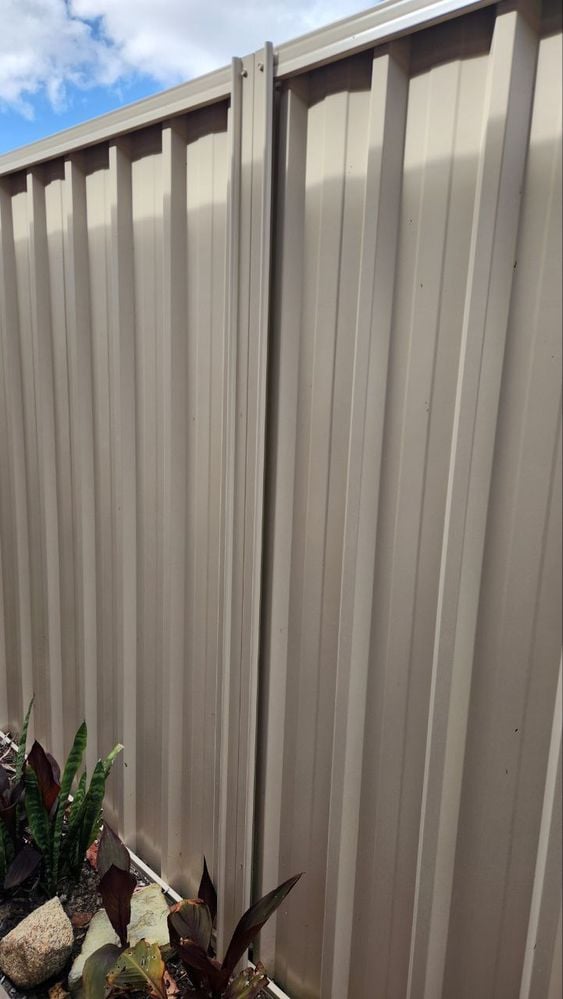 How to install wire mesh to a Colorbond fence? - Bunnings Workshop ...